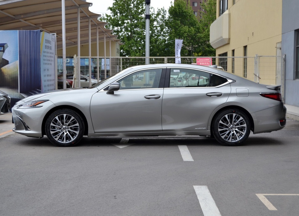 40万让你买车，奥迪A6L和雷克萨斯ES300，你买谁？_凤凰网汽车_凤凰网