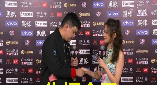 王者荣耀：Gini采访久君，主动提握手，这明显就是KPL在给台阶下__凤凰网
