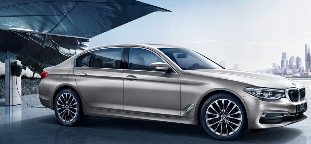 兼顾家用与商用 新款宝马530Le 49.99万元起售__凤凰网