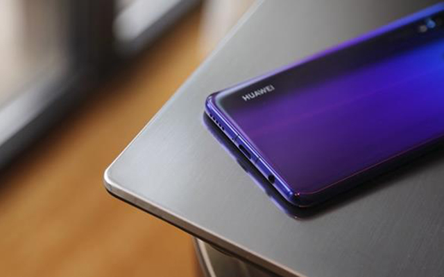 华为nova3一夜降至“新低价”！网友：还是得说再见__凤凰网