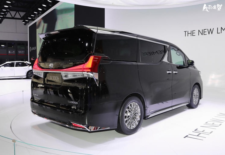 雷克萨斯LM 300h，作为一款MPV车型，整车质感十足__凤凰网