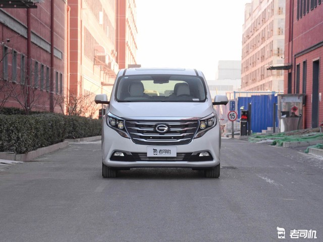 能和GL8掰一掰手腕吗？ 小哥带你看广汽传祺GM8_凤凰网汽车_凤凰网