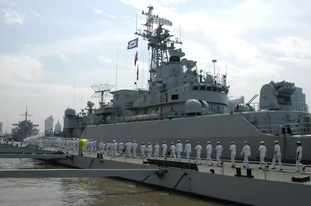20年前让中国人欣喜若狂的护卫舰要退役?相比056缺陷很明显吗?_凤凰网军事_凤凰网