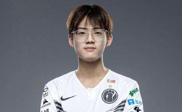 "黄埔校长"PDD直播爆料：有新打野将加入RNG、IG、FPX三队之一__凤凰网