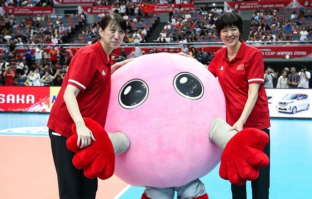 CCTV5现场直播！中国女排战阿根廷+颁奖仪式，郎平冲击全胜夺冠__凤凰网