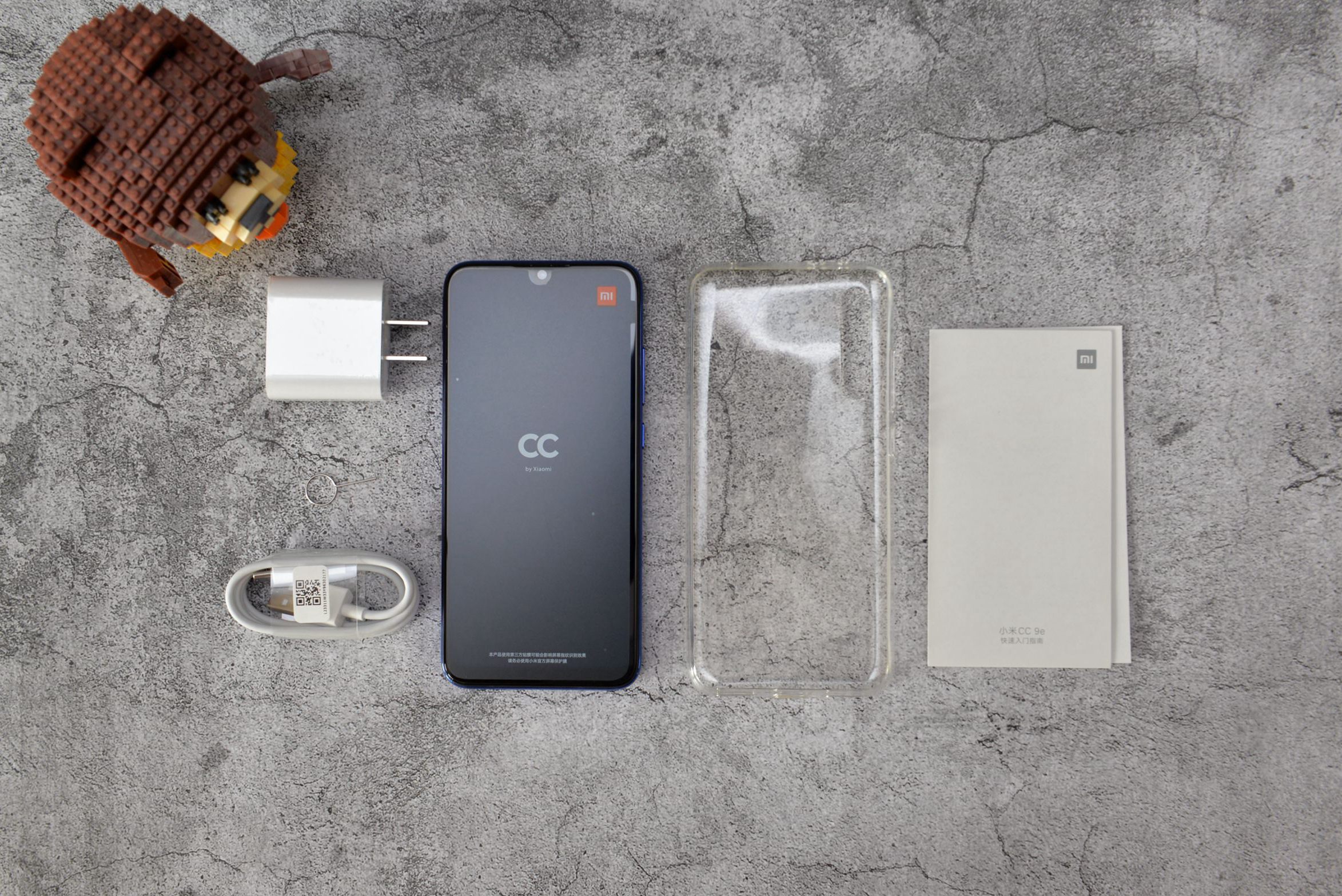 9012年竟然还有720P屏幕分辨率的手机？小米CC9e是该推荐还是劝退一起来看看吧！__凤凰网