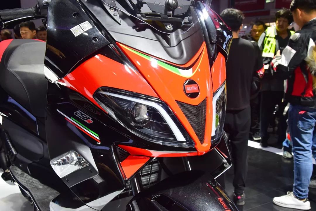 2.68万阿普利亚运动踏板SR Max250上市！GPR250小钢炮跑车现身_凤凰网汽车_凤凰网