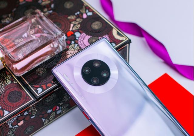 权威媒体尝鲜手机直播：华为Mate30 5G版变身互联网大会直播利器__凤凰网