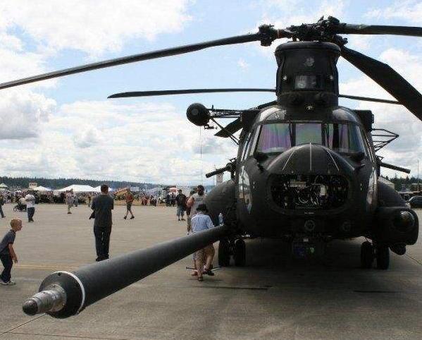 MH-47G特战直升机，两侧配置7.62mm六管加特林，参与击毙巴格达迪__凤凰网