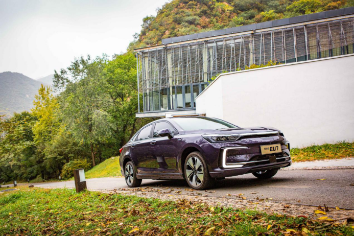 B级范儿纯电动轿车真香！ 体验BEIJING-EU7_凤凰网汽车_凤凰网