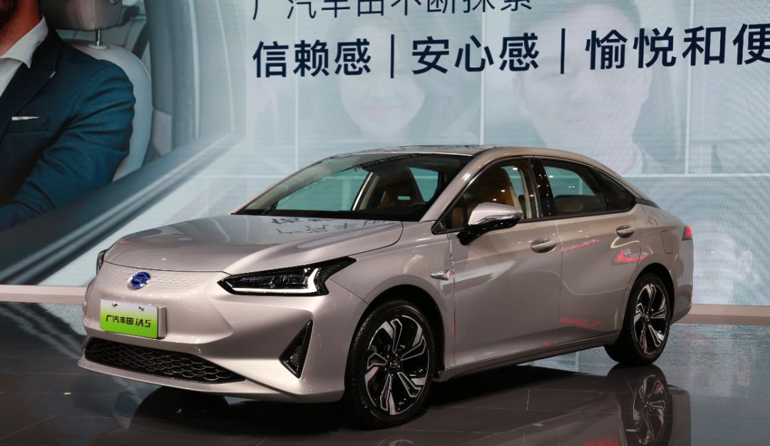 挂着传祺的车标，非要说是广丰的新车？网友：给双积分逼的_凤凰网汽车_凤凰网