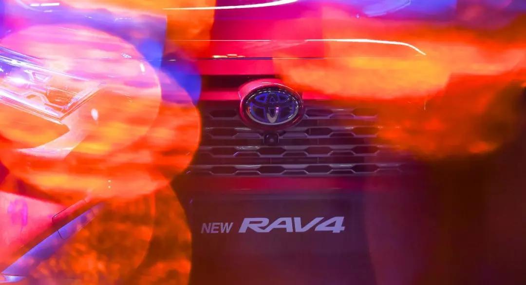 圆润到硬朗，混动加四驱，TNGA下的全新RAV4荣放大变样__凤凰网