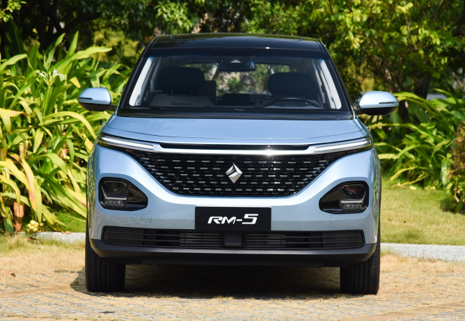 宝骏RM-5首月销量破8千，披着MPV外衣的高颜值SUV！_凤凰网汽车_凤凰网