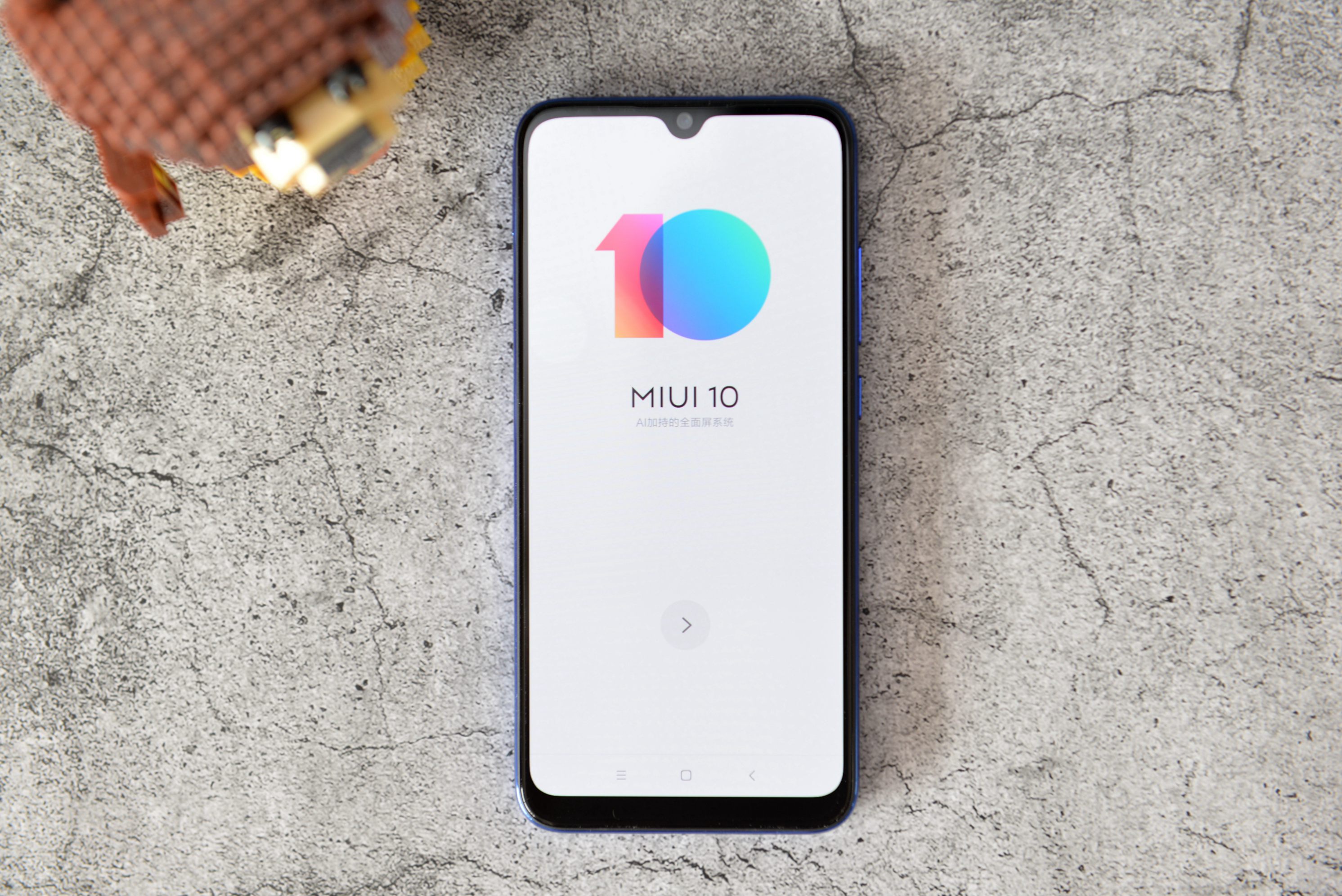 9012年竟然还有720P屏幕分辨率的手机？小米CC9e是该推荐还是劝退一起来看看吧！__凤凰网