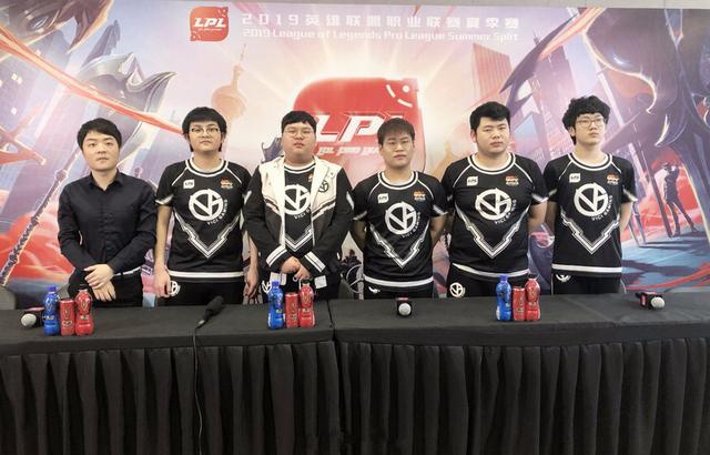 EDG再出一人？Iboy现身VG基地，直言电脑比EDG的好！__凤凰网