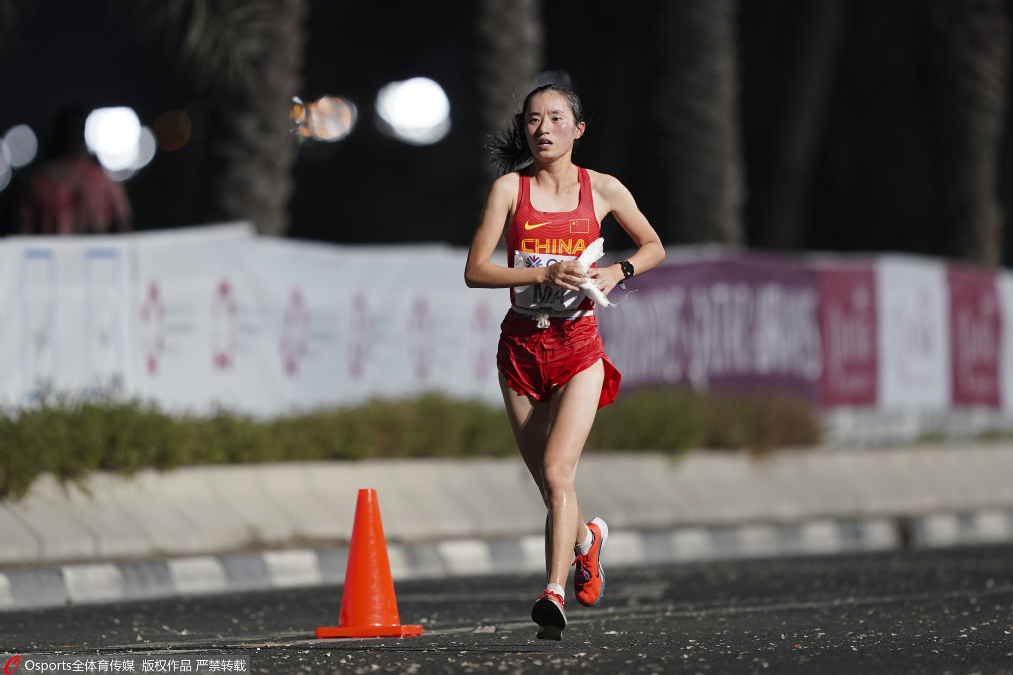 深夜跑马拉松什么体验?世锦赛首金就是这样产生 凤凰网