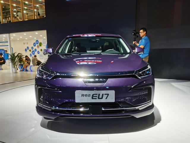 续航451km，北汽新能源EU7 10月上市，觉得Model 3贵的买它_凤凰网汽车_凤凰网