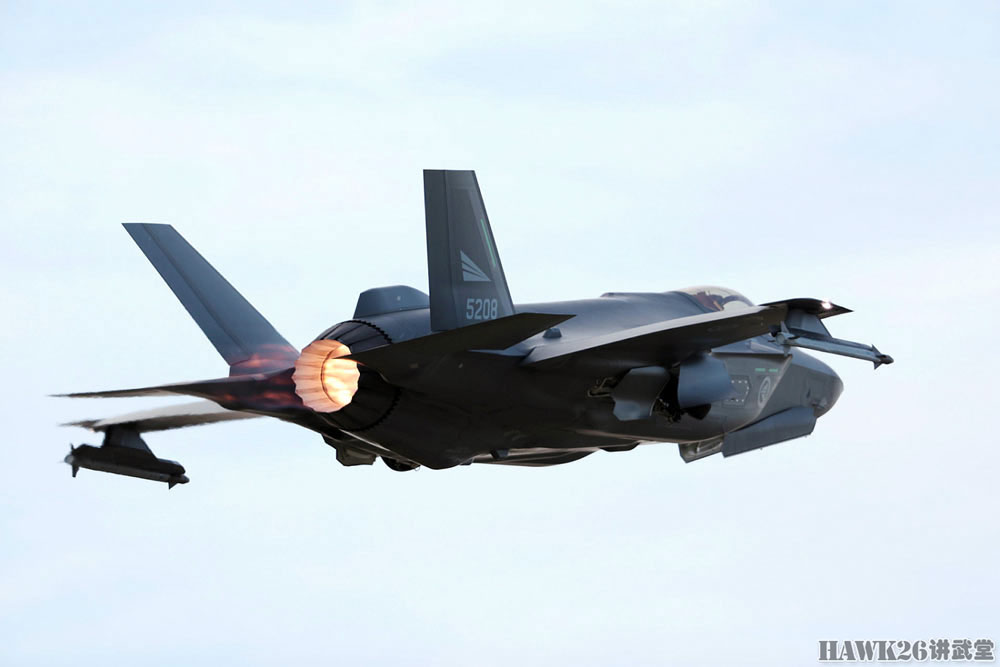 图说：挪威空军F-35A隐形战机进入实战部署 机身后部增设减速伞__凤凰网