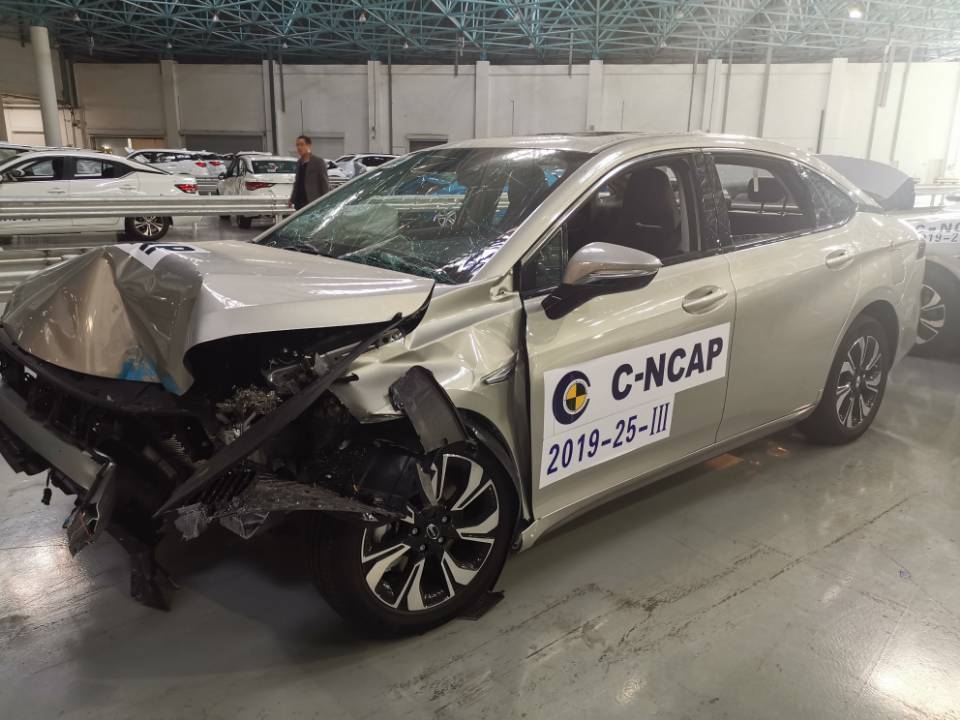 广汽新能源Aion S碰撞成绩仅4颗星，刚刚及格__凤凰网