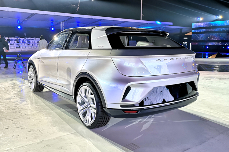 续航 600 km，ARCFOX 首款 SUV 下线，预计将于 2020 年开始投产_凤凰网汽车_凤凰网