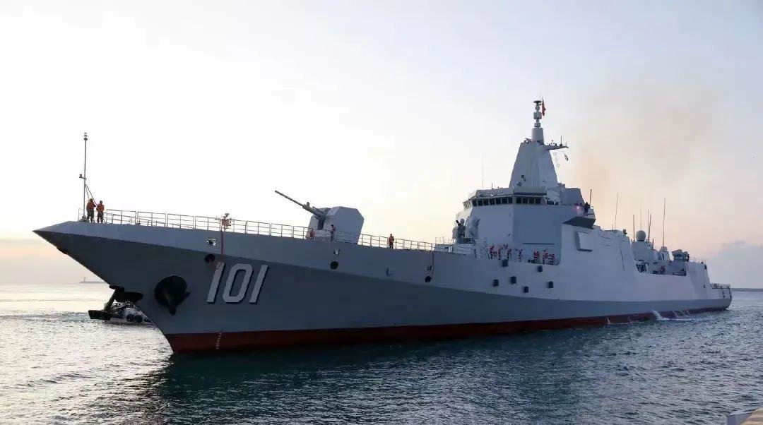 “八大金刚”即将集齐！中国海军“遵义”舰入列，055B何时开造？_凤凰网