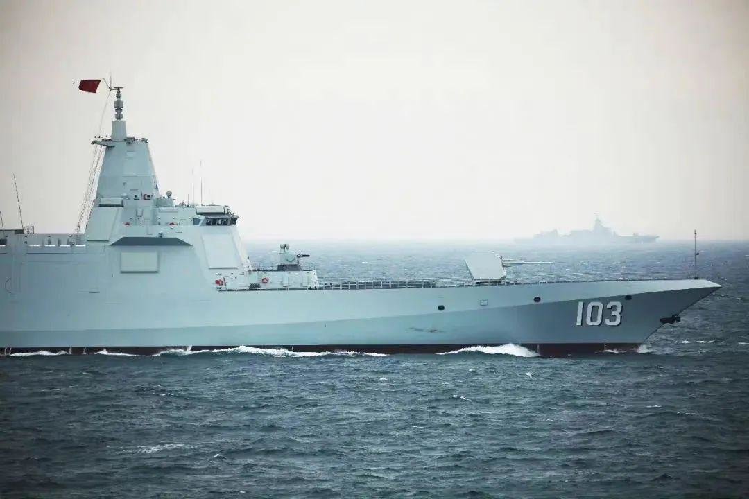 “八大金刚”即将集齐！中国海军“遵义”舰入列，055B何时开造？_凤凰网