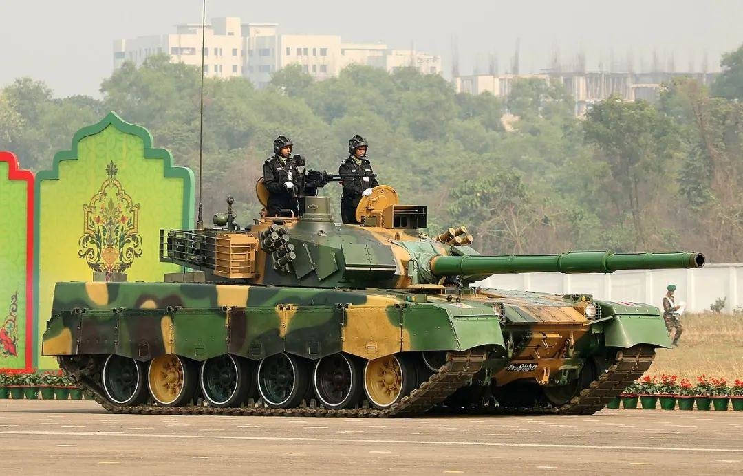 VT-4外贸坦克改名99AE？和解放军99A主战有什么关系？_凤凰网