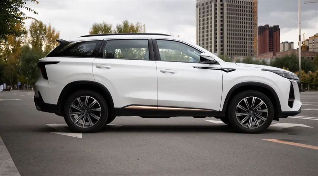 14万级自主SUV天花板 瑞虎8 PRO和第二代长安CS75PLUS该怎么选？_凤凰网汽车_凤凰网