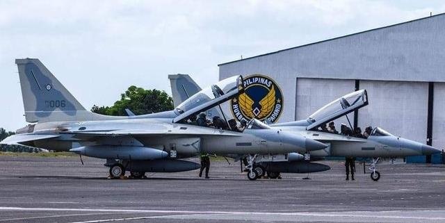 菲律宾总统出行APEC排场十足！菲空军派2架韩国产FA-50战斗机护航_凤凰网财经_凤凰网