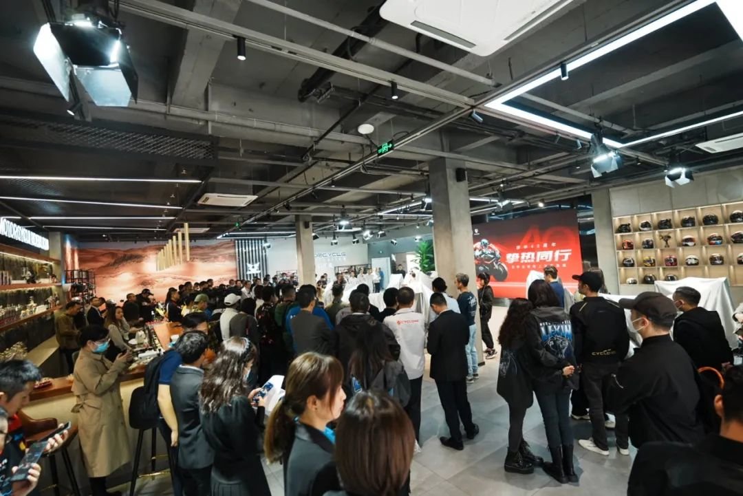 RA900亮相！这辆900mL级别巡航车有点科幻_凤凰网汽车_凤凰网