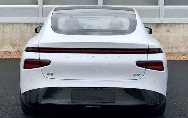 小鹏P7有了双激光雷达，性能不占优，但能干过蔚来ET5？_凤凰网汽车_凤凰网