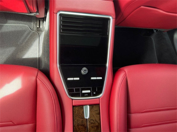 22款保时捷帕拉梅拉波尔多红色内饰实拍_凤凰网汽车_凤凰网