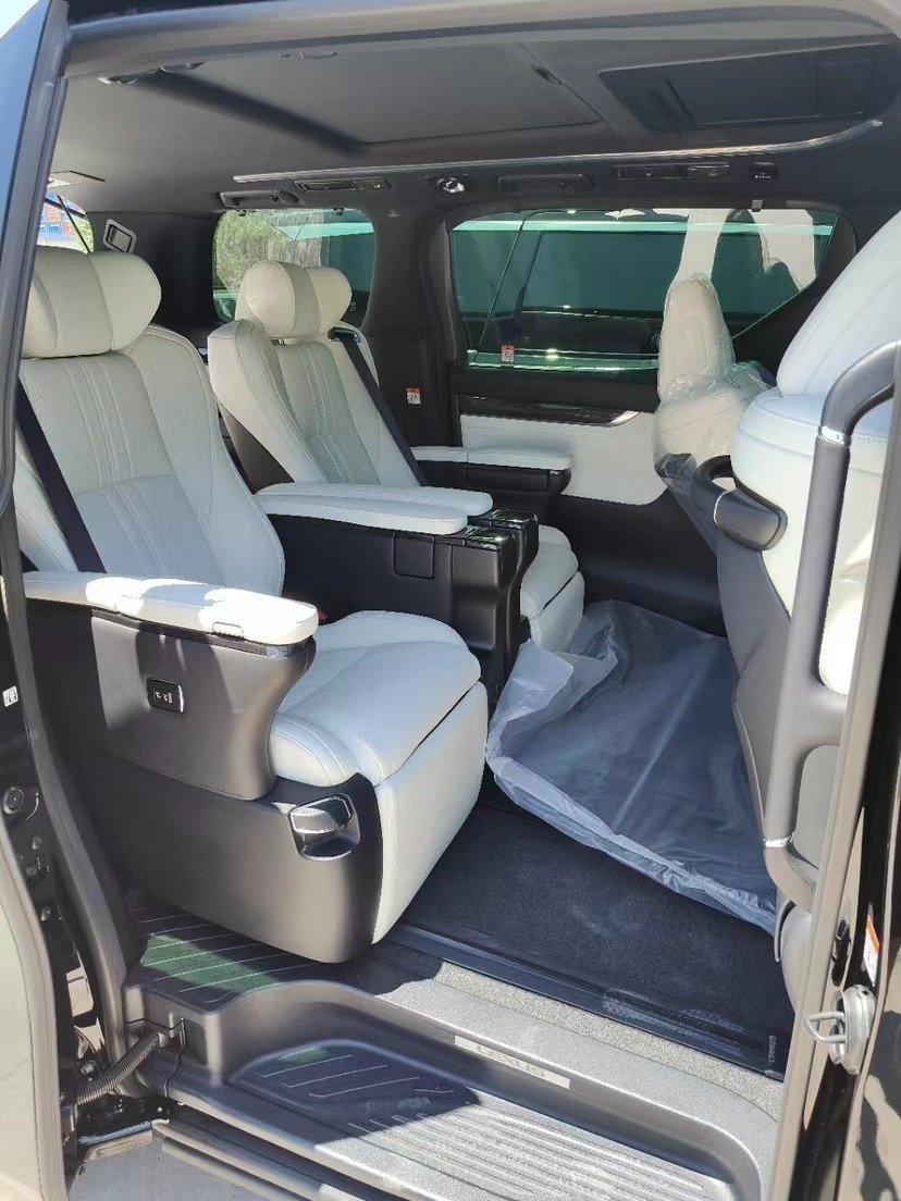 雷克萨斯LM350 3.5L港口最新报价170万