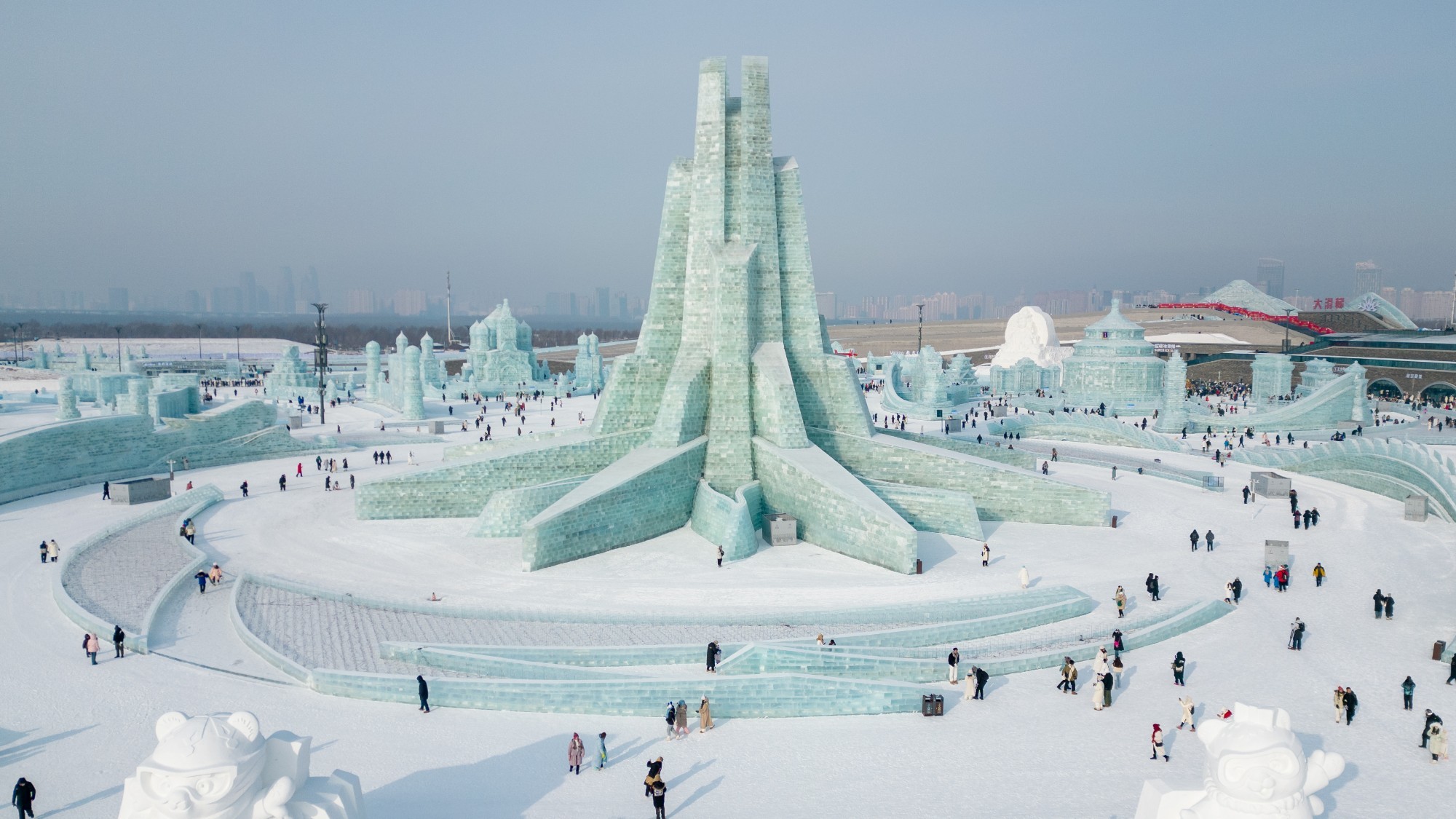 探秘冰雪王国——哈尔滨冰雪大世界全攻略 凤凰网视频 凤凰网