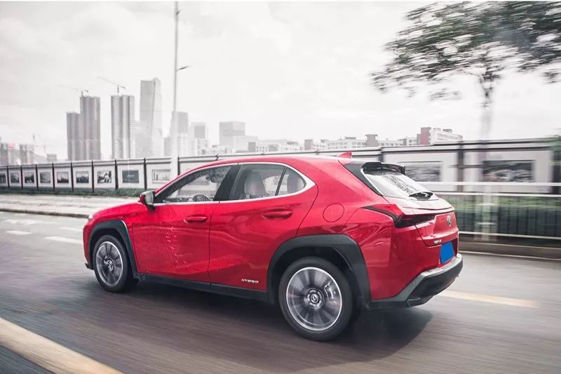 个性小车大享受-雷克萨斯UX260_凤凰网汽车_凤凰网