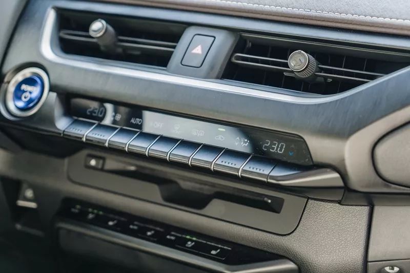 个性小车大享受-雷克萨斯UX260_凤凰网汽车_凤凰网