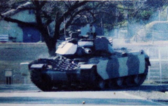 日本74式坦克少见改型 远看炮塔吓死人近看五对轮_凤凰网军事_凤凰网