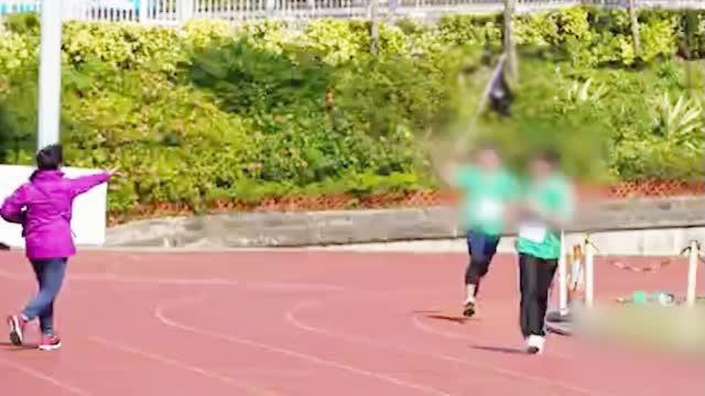 香港中学校长怒夺运动场上“港独”黑旗 获教育界人士认同_凤凰网