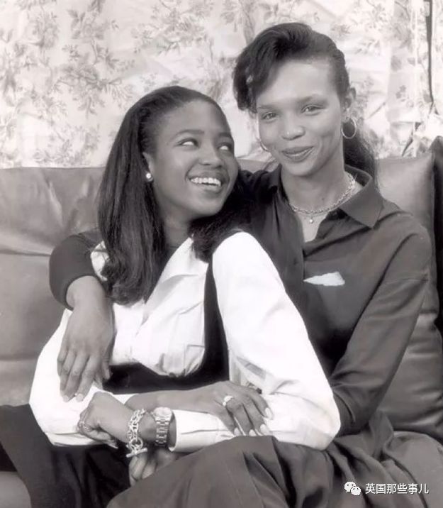 国际传奇超模Naomi专程从美国飞来参加，断桥时装秀厉害了__凤凰网