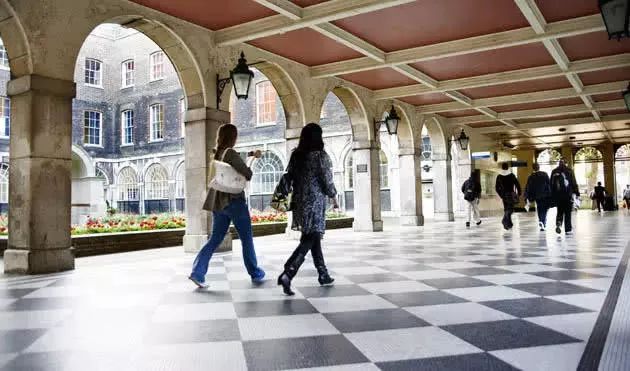 女王亲自揭幕,校友个个逆天,图书馆豪华高贵,KCL你心动了吗?__凤凰网