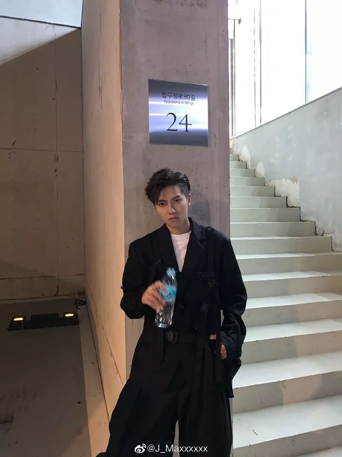 前有皇甫圣华，今有欧阳max，新一代T王靠颜值统一饭圈审美！_凤凰网