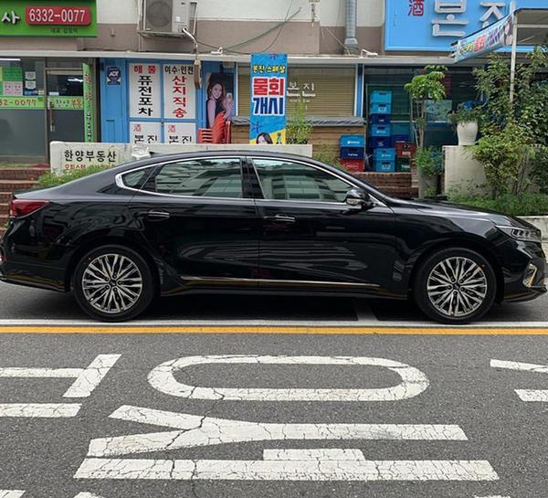 起亚K7街头实拍！车长近5米比迈腾大，配8AT，仅售18万？_凤凰网汽车_凤凰网