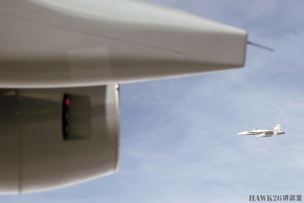 加拿大空军参加“红旗”军演 CC-150T为“大黄蜂”空中加油__凤凰网