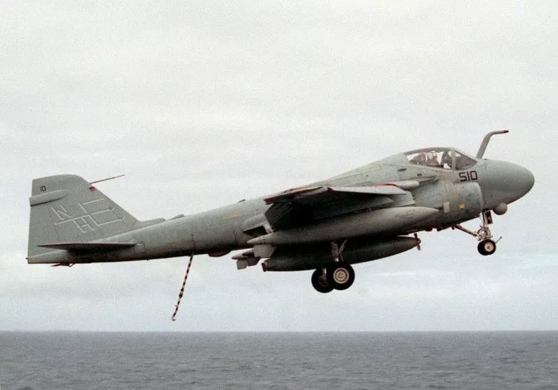 飞行员报告：A-6“飞行战锤”（上）__凤凰网