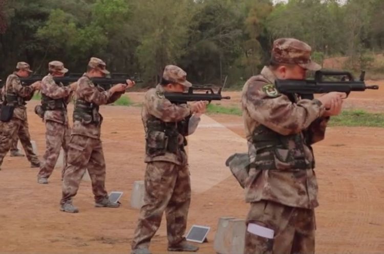 实际体验95式步枪 饱受争议的小握把真的多余么？_凤凰网