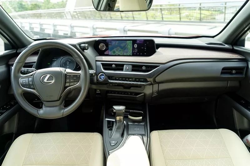 个性小车大享受-雷克萨斯UX260_凤凰网汽车_凤凰网