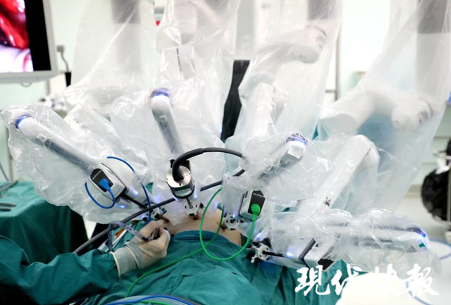 江苏首批第四代达芬奇机器人落户南京鼓楼医院__凤凰网