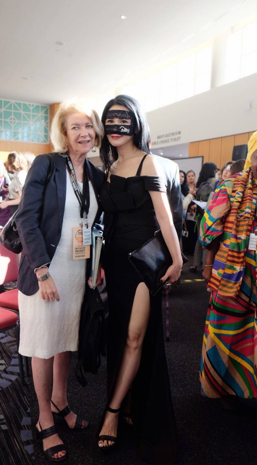 蒙脸女声揭开面纱展信念 东方之声唱响联合国NGO会议__凤凰网