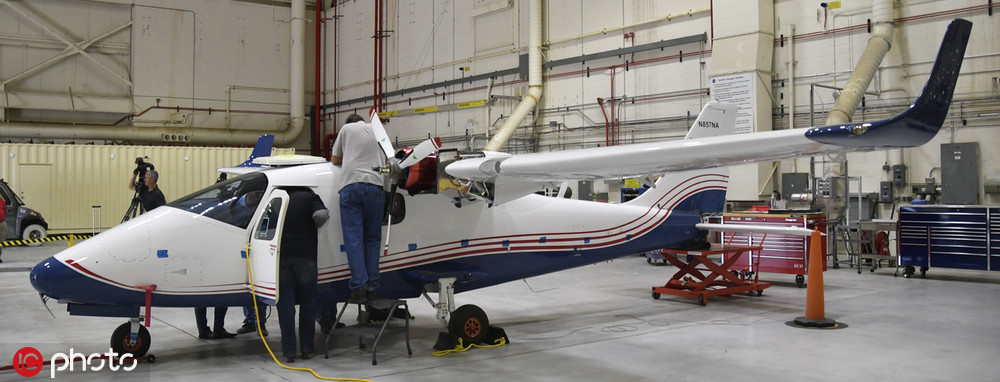 美国宇航局X-57电动飞机交付 即将进行14电动马达螺旋桨飞行测试_凤凰网