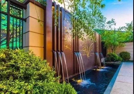 夏天到了,一面水景墙,给注入灵动之气__凤凰网